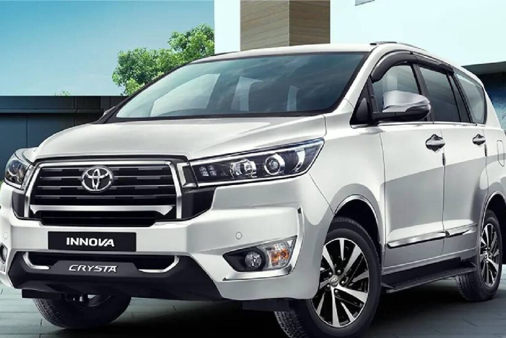 पहली झलक! 2024 Innova Crysta का डिजाइन हुआ लीक